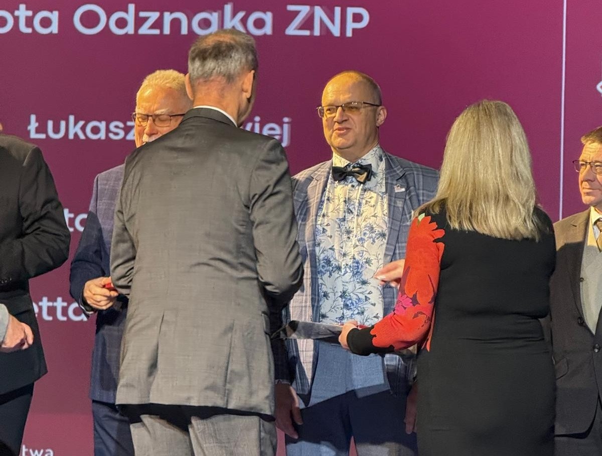 Dr inż. Artur Stec w gronie wyróżnionych najwyższymi odznaczeniami ZNP ...